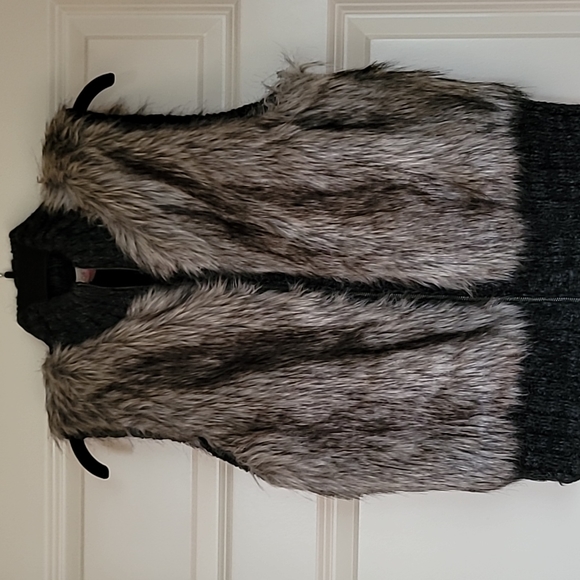 LOFT | Jackets & Coats | Sz Medium Faux Fur Vest From Ann Taylor The ...